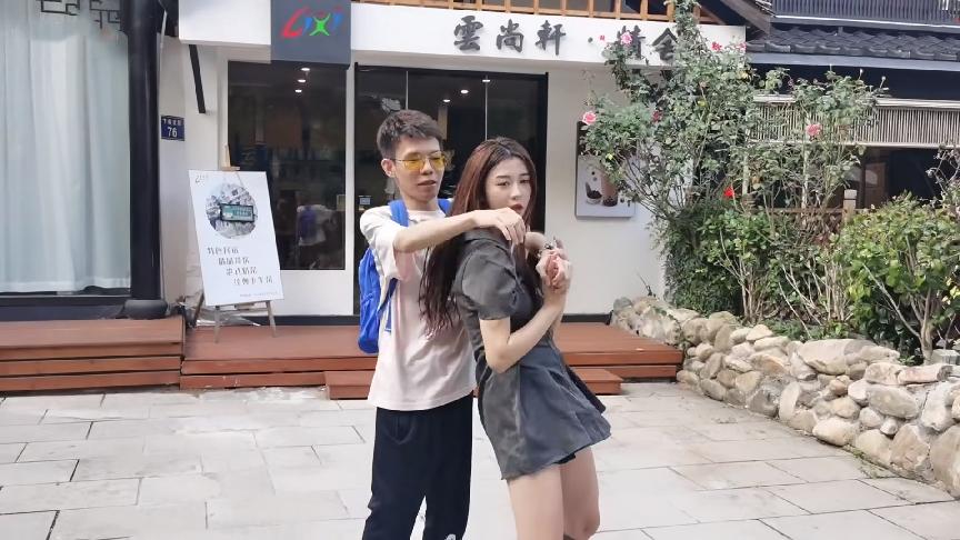 Zhang Jiawen has become a master of flirting?Being danced closely by ...