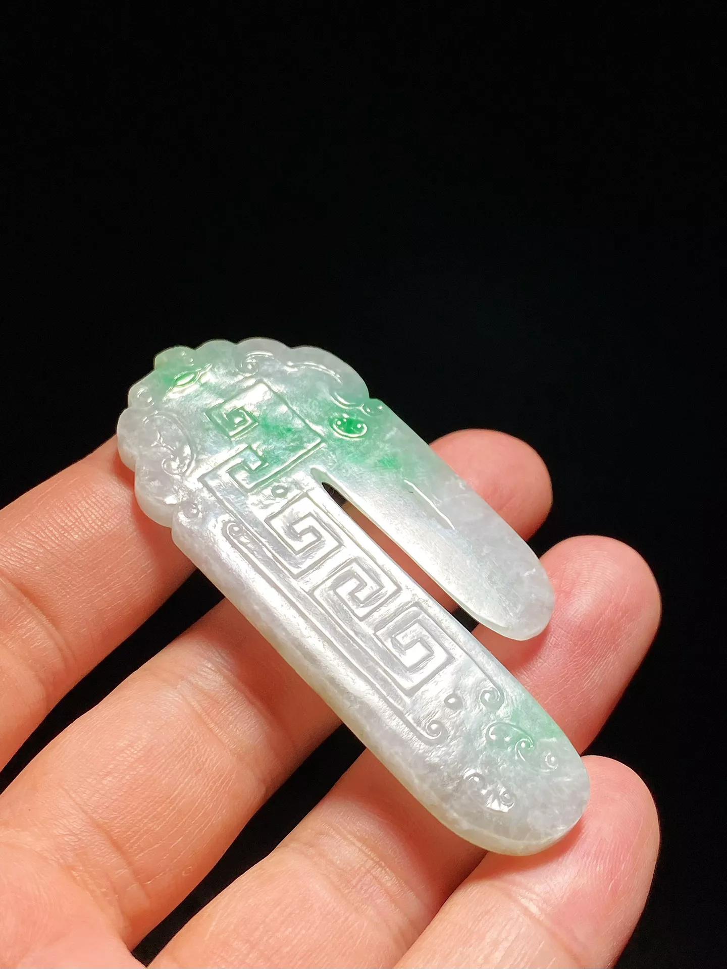 Clear Natural Floating Green Ice Waxy Jadeite Kui Dragon Pattern Besko ...