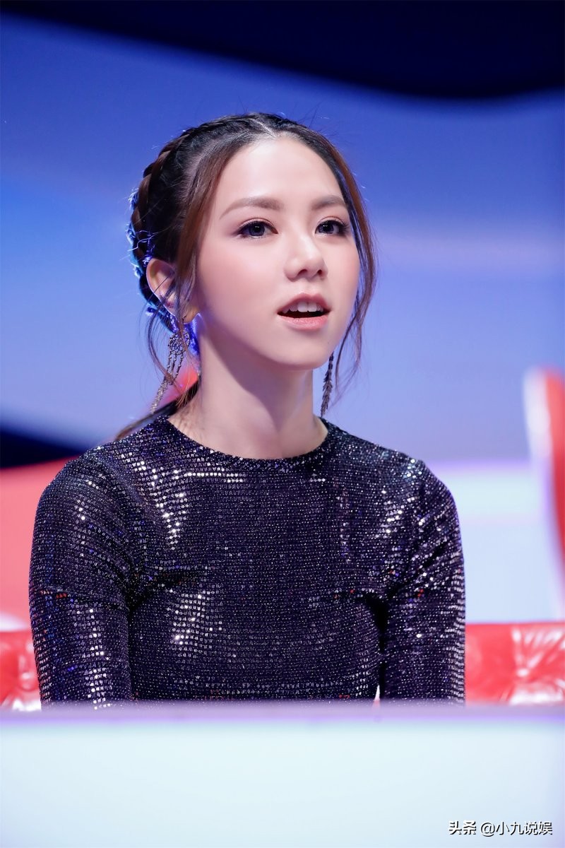 Deng Ziqi's song "Rewind Time", the second song of the adaptation, was ...