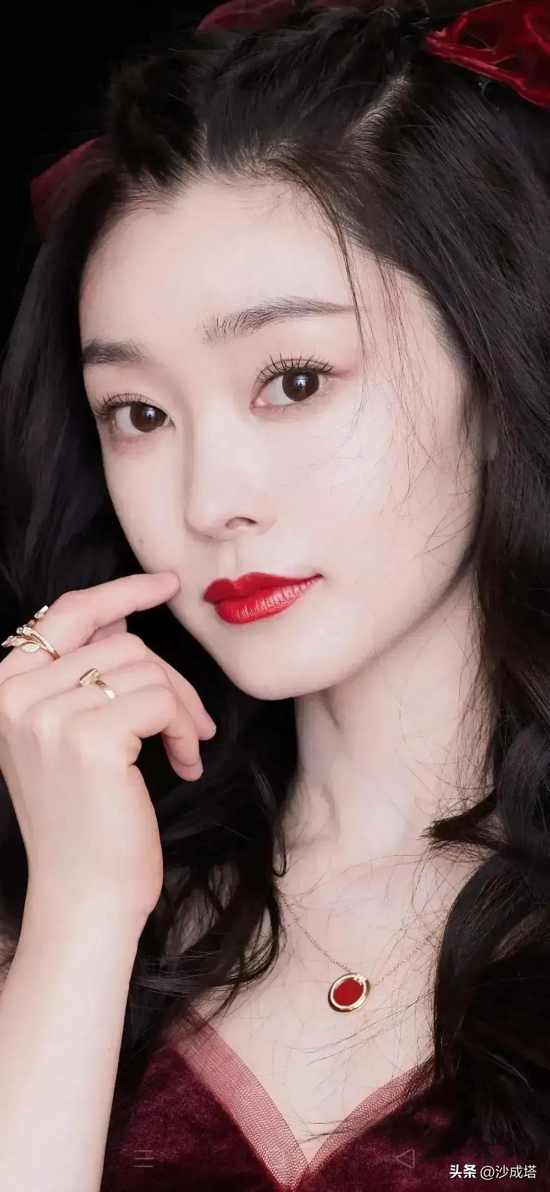 Sexy and charming Song Yi - iNEWS