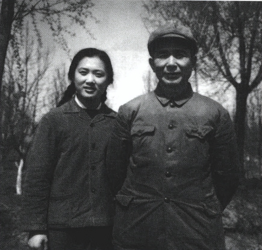 In 1957, the two gods of war Su Yu and Lin Biao took a group photo ...