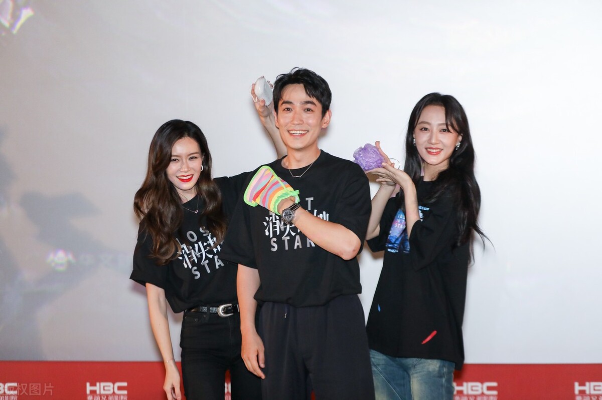 Zhu Yilong became the hero of the 2 billion box office, comparable to ...