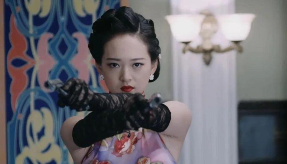 Put on heavy makeup, so don't act awkwardly as a secret agent! These 4 ...