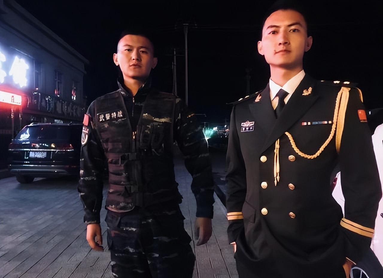 What is the "yellow rope" on the military uniform and what does it do ...