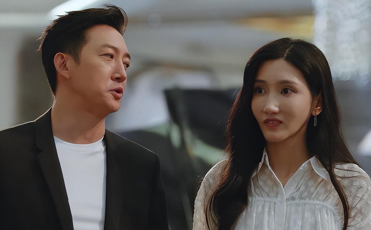 Reyza appeared on CCTV and was shocked to see her "silicone face", and ...