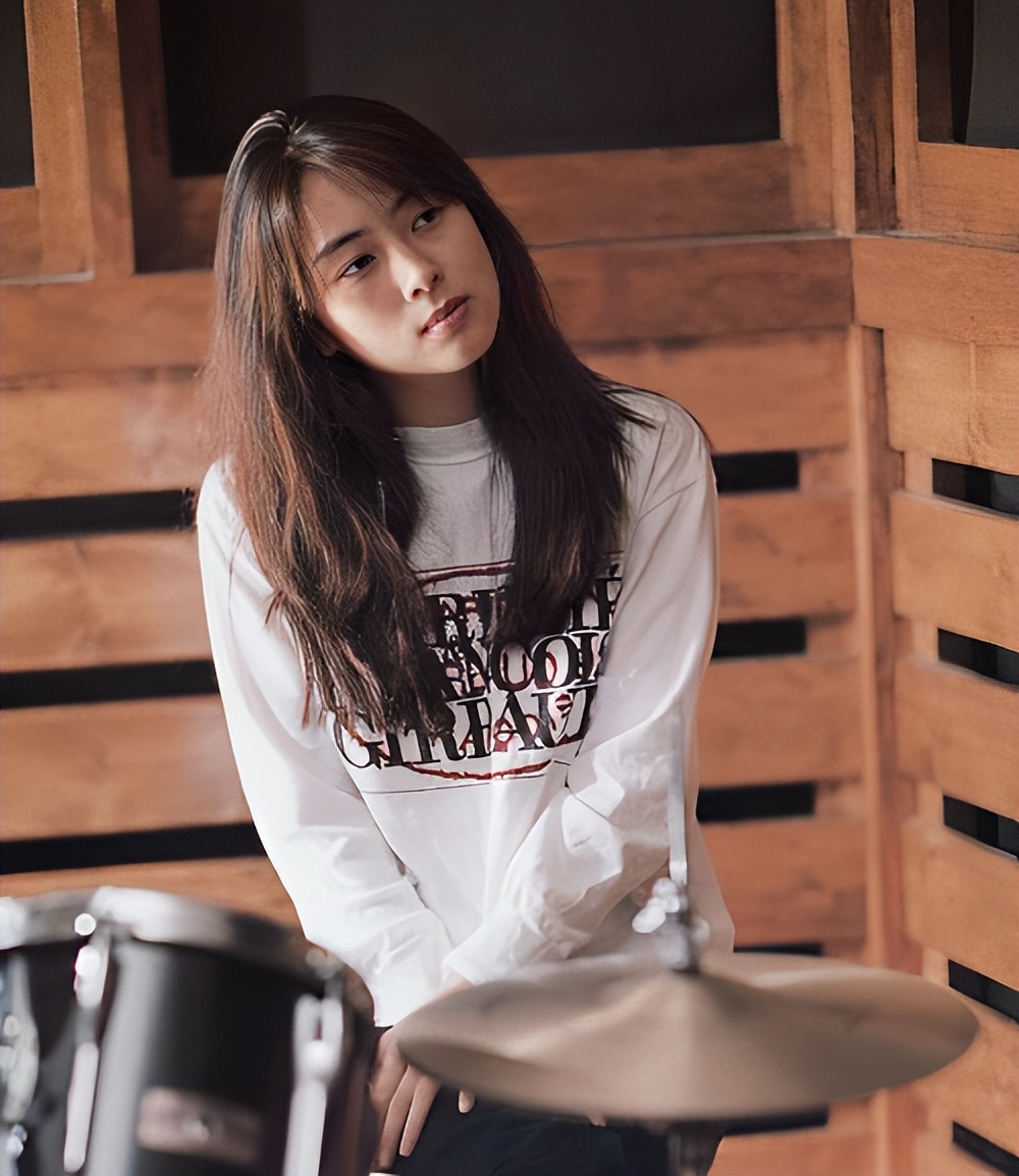 Izumi Sakai: She is a "clear stream" in rock music, her beauty is like ...