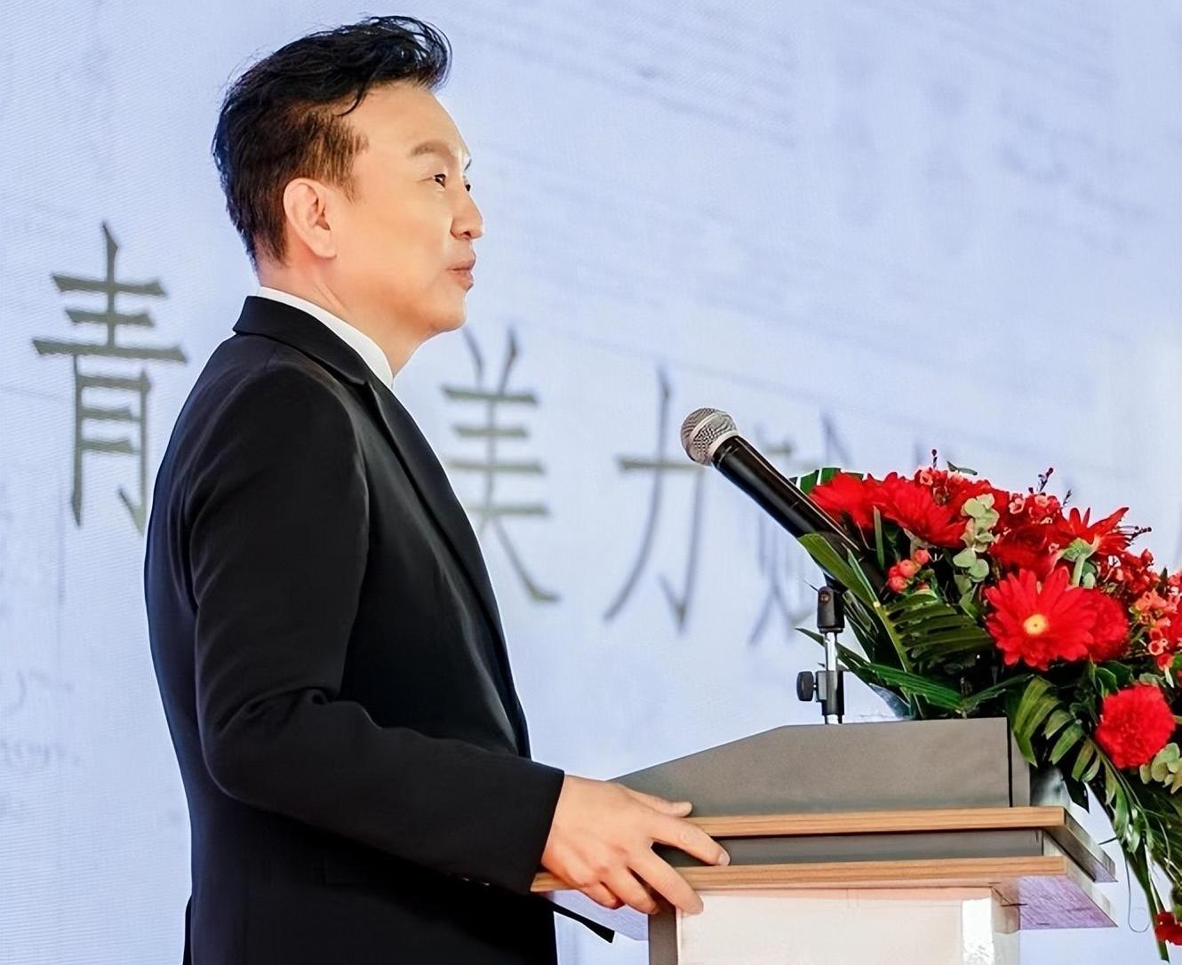 Zhang Zequn: After getting over the pain of losing his mother, he officially started work and ...