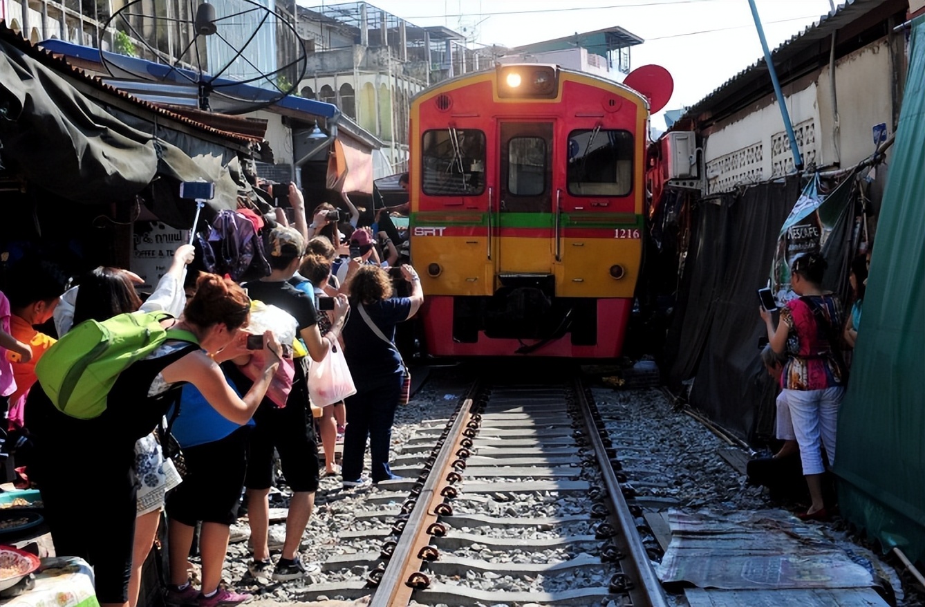 Fearing China's remorse, Thailand sent 500 trains as gifts, and China ...