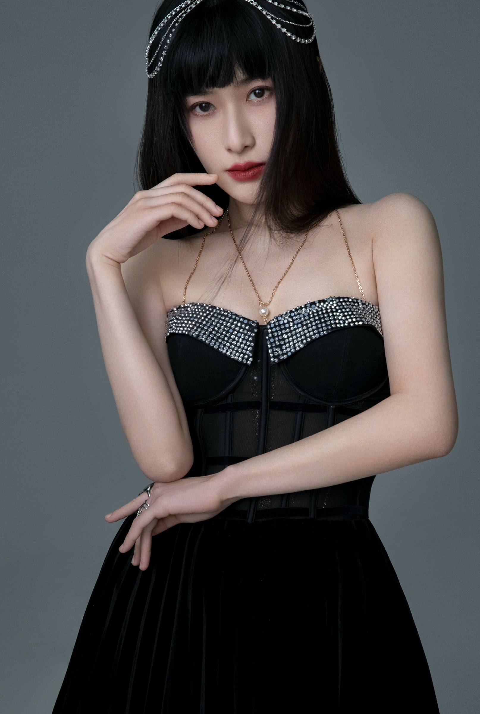 Yun Hui's new song "Speaking of Myself" is online to tell the inner ...