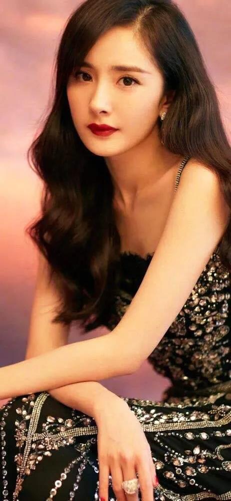 Star Wallpaper: Yang Mi - iNEWS