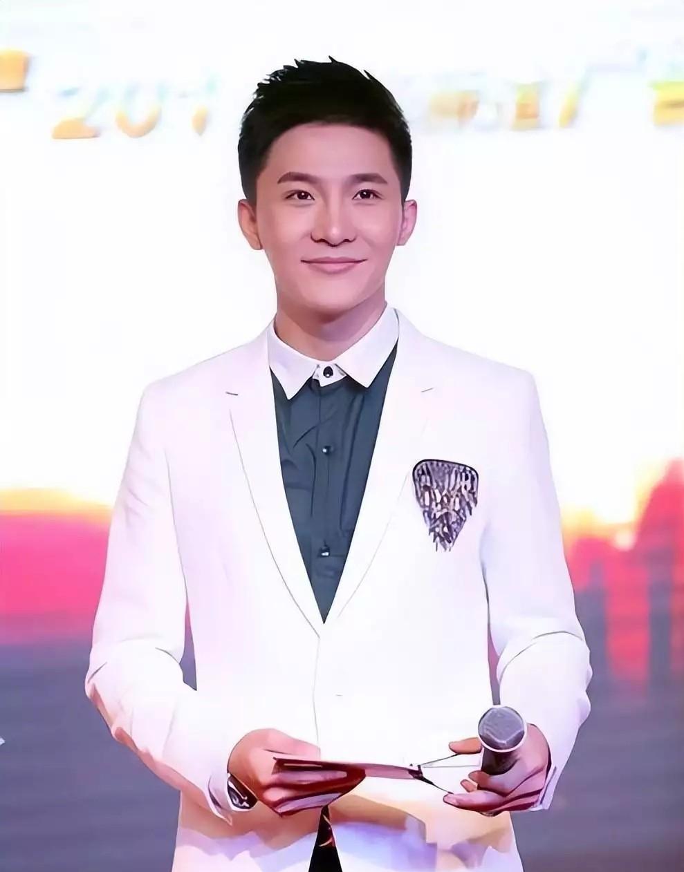 "The most handsome CCTV host" Bian Ce won the championship at the age ...