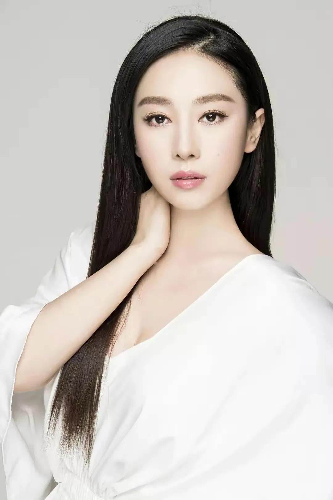 Jia Xiaochen: gentle and generous, charming and charming, full of charm - iMedia