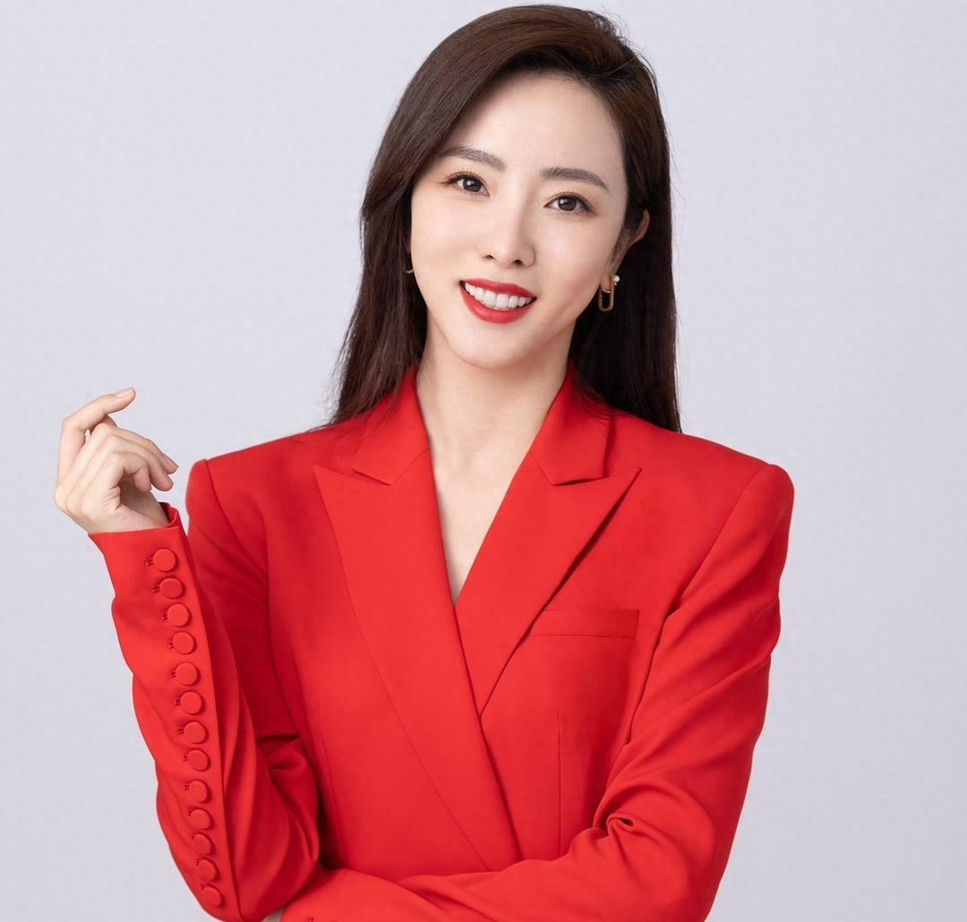 Li Sisi officially announced her resignation from CCTV. Remuneration is ...