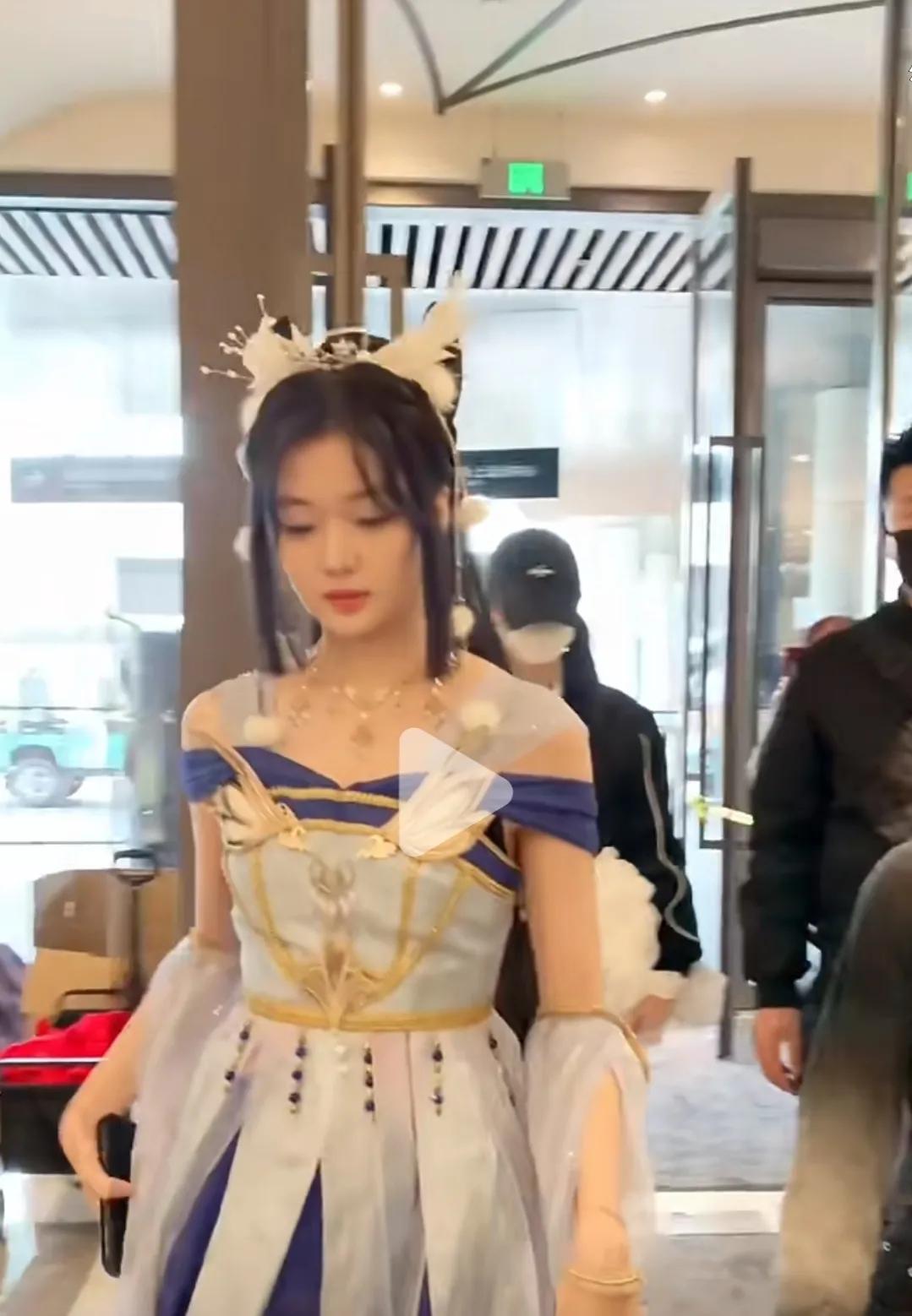 The beautiful cosplay of Zhao Liying and Guli Nazha is simply ...