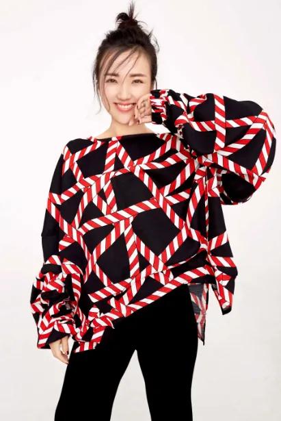 Du Qinyi, actor, host, singer - iNEWS