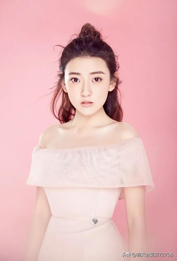 Sexy and charming Liang Jie - iNEWS