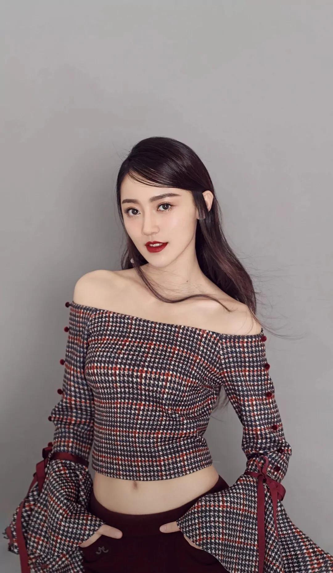 Celebrity Photo Album "Huang Mengying" - iNEWS