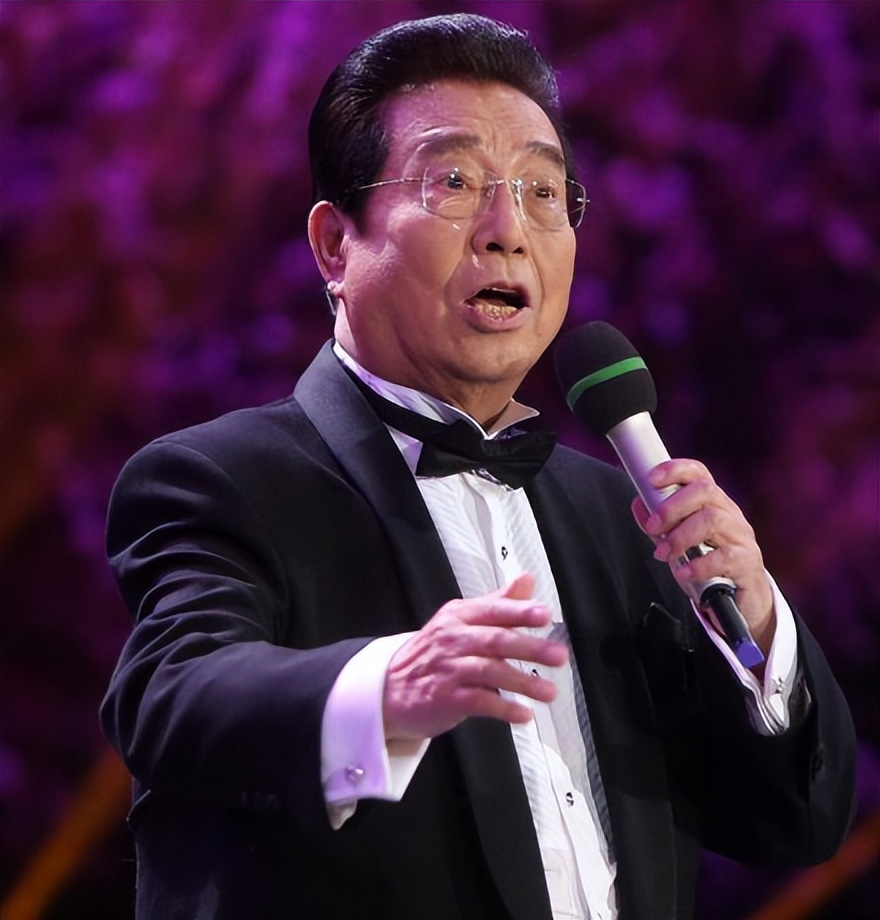 84-year-old Li Shuangjiang needs support to attend the event, and now ...