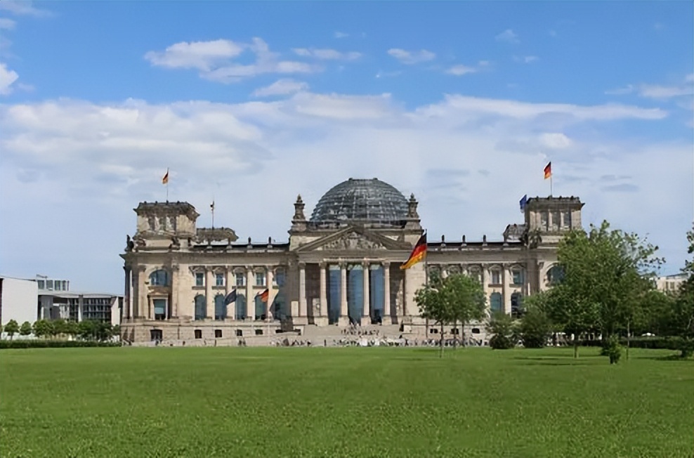 Explore the rise and development of German modernist architecture - iNEWS