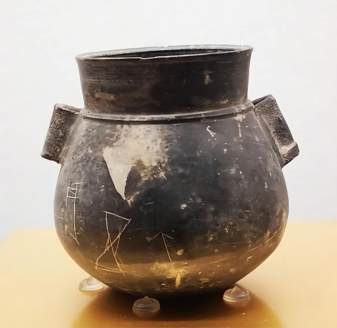 Interpretation of the five characters on the Liangzhu pottery pot with ...