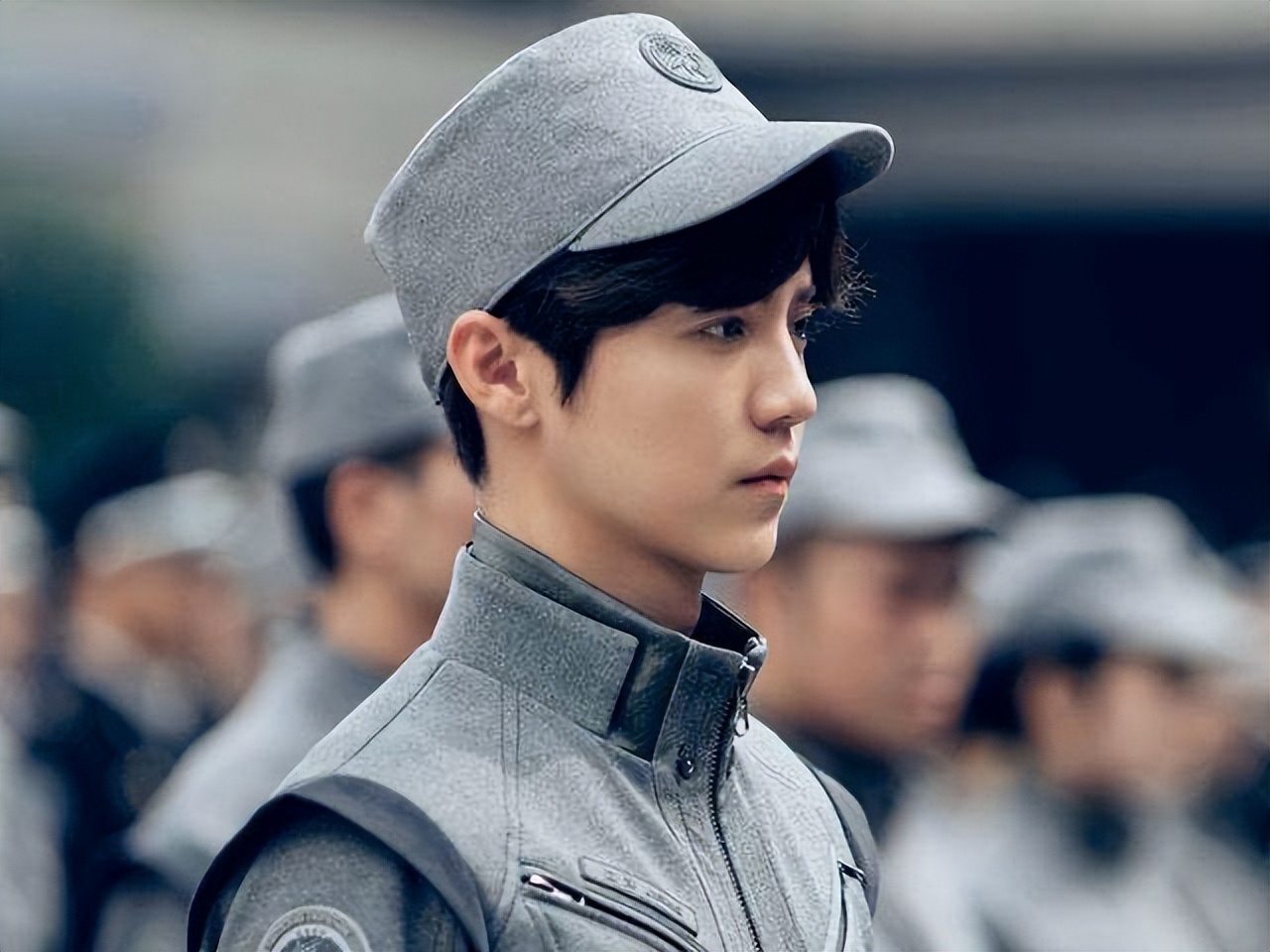 Wake up, those with greasy hair and pink noodles should not be ...