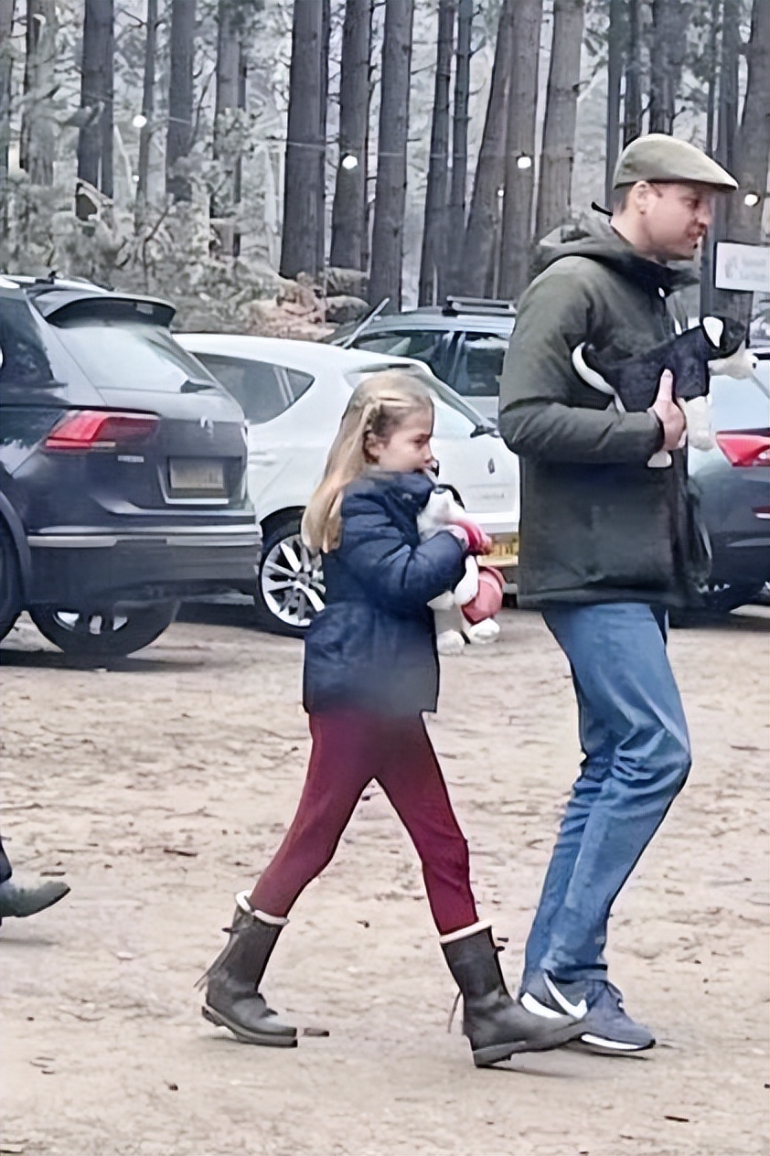 Prince William's family vacation photos exposed, Princess Charlotte's ...