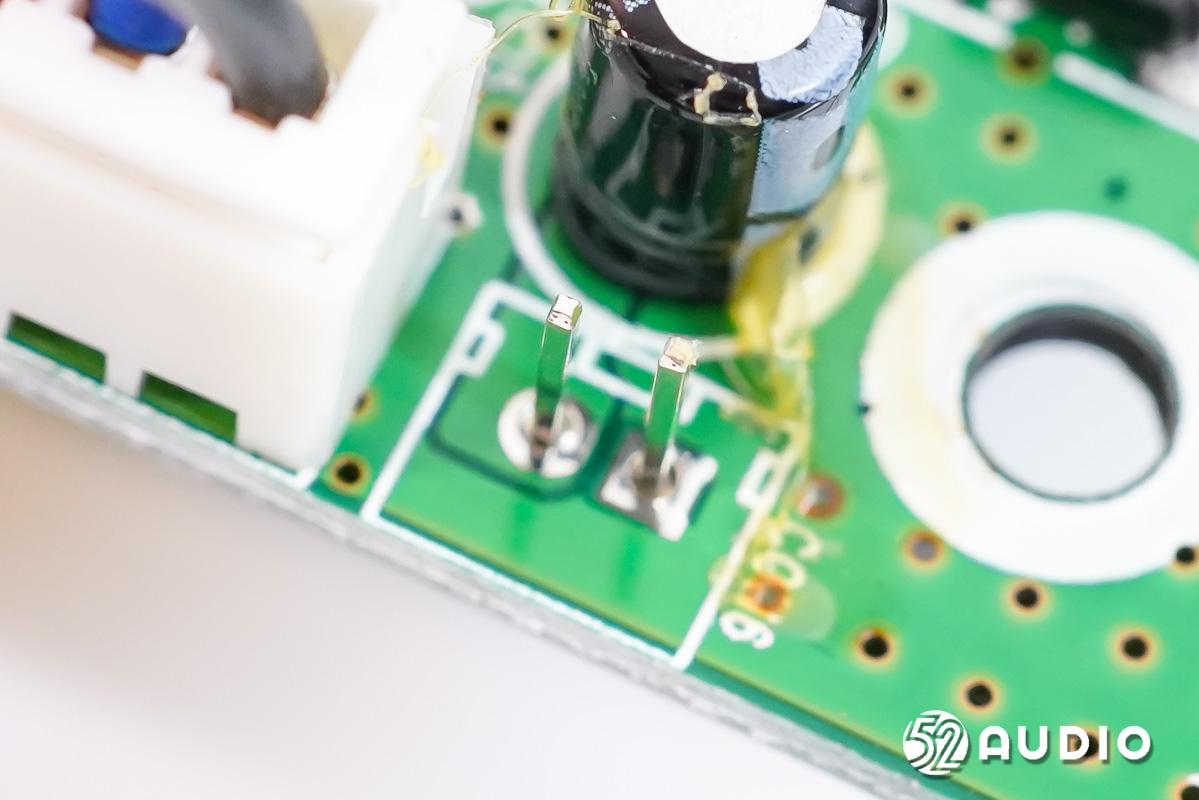 In-depth dismantling of Philips radio, equipped with digital display ...