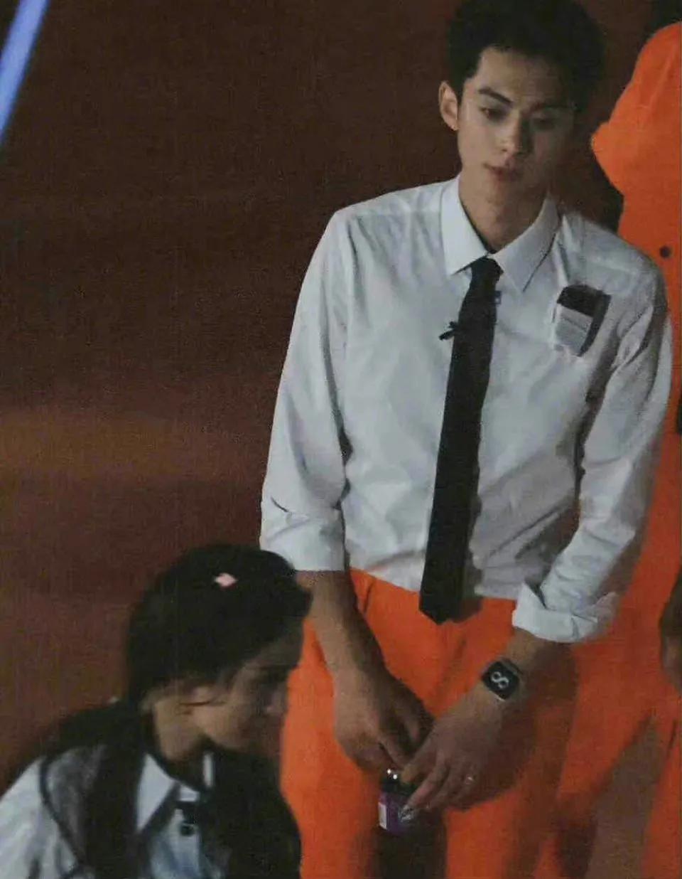 Did fans of Yang Mi and Wang Hedi fight? This is the most speechless fan gan ji fight I've seen ...