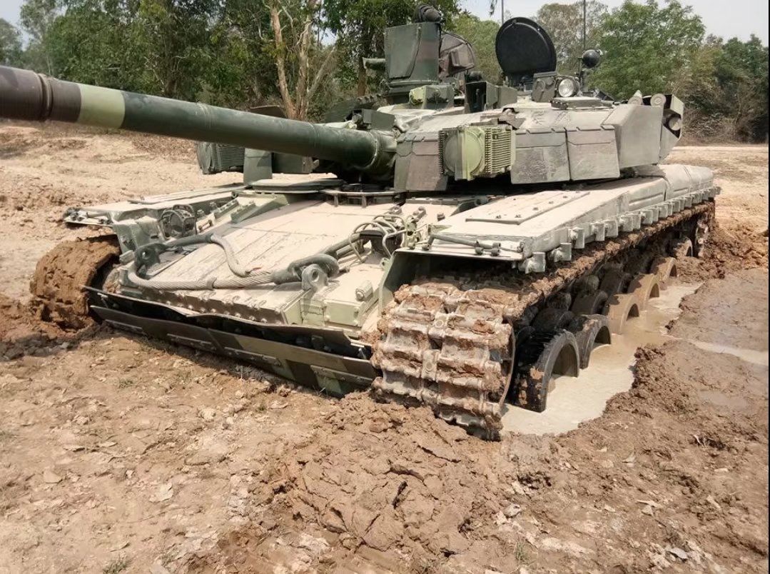 Kharkov's Moving Castle - Ukrainian T-84M Bastion Main Battle Tank - iNEWS