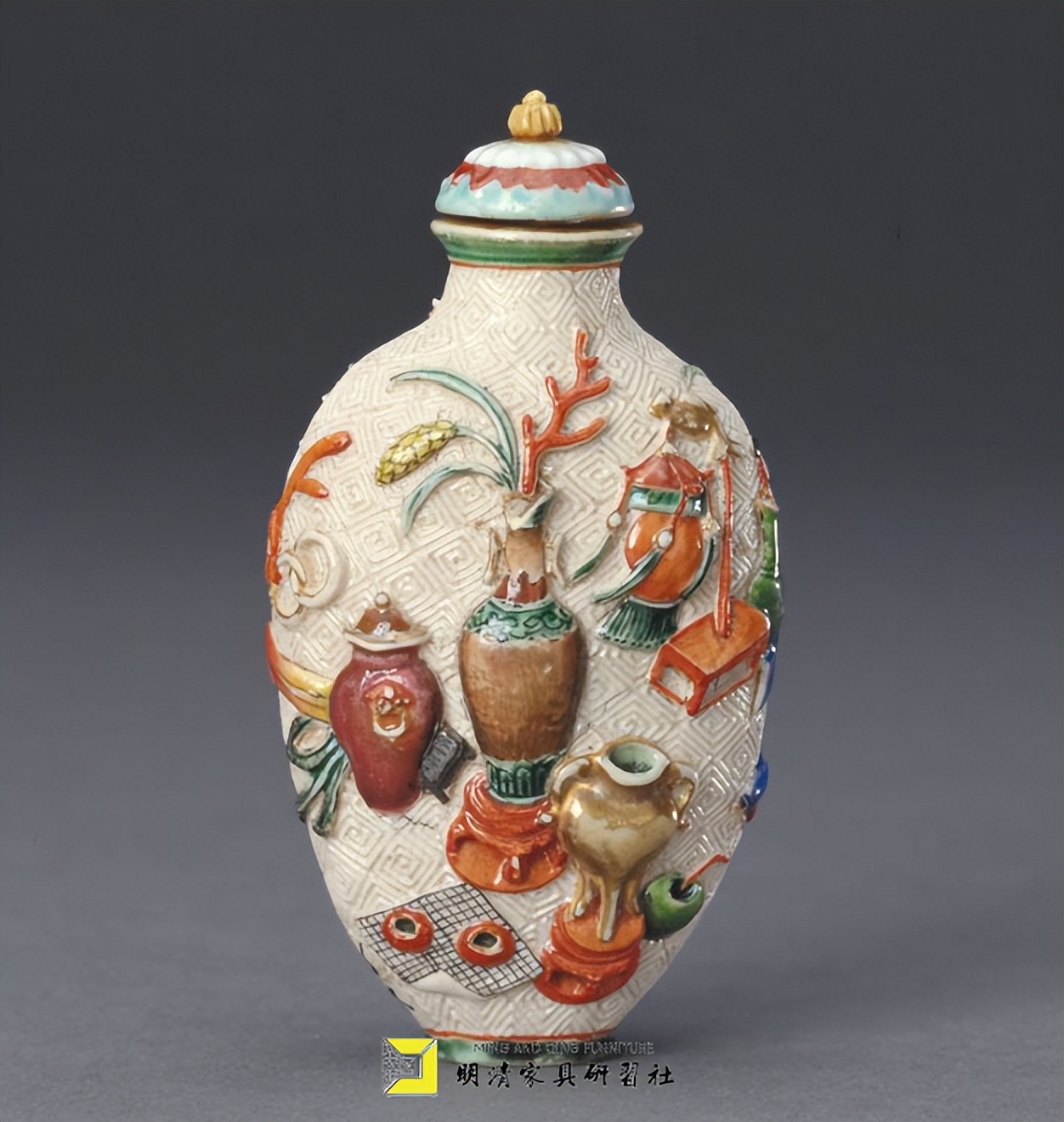 Talking about the Art of Snuff Bottles - iNEWS