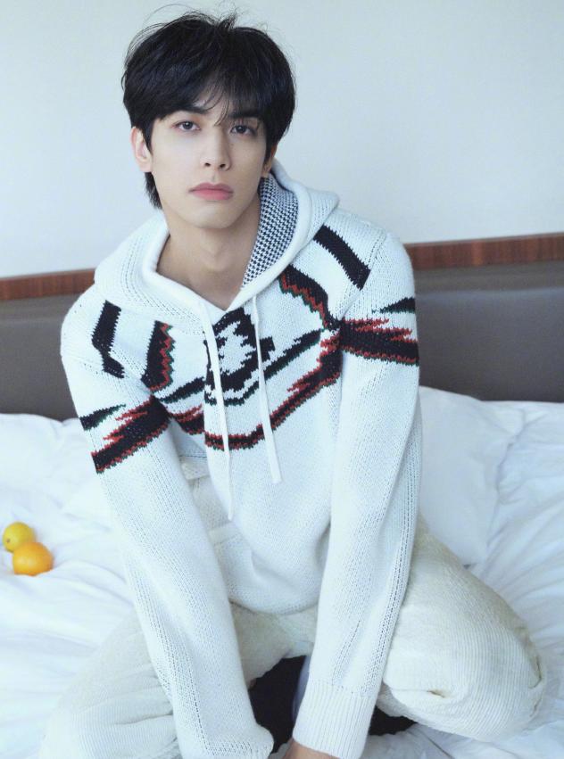 Song Weilong and Chen Qianyu's love affair exposed? Intimate photos exposed, netizens: worthy of ...