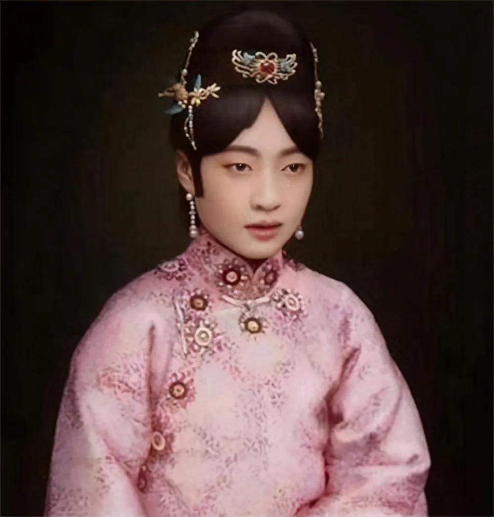 The last queen Wanrong, from an innocent girl to a crazy woman, what ...