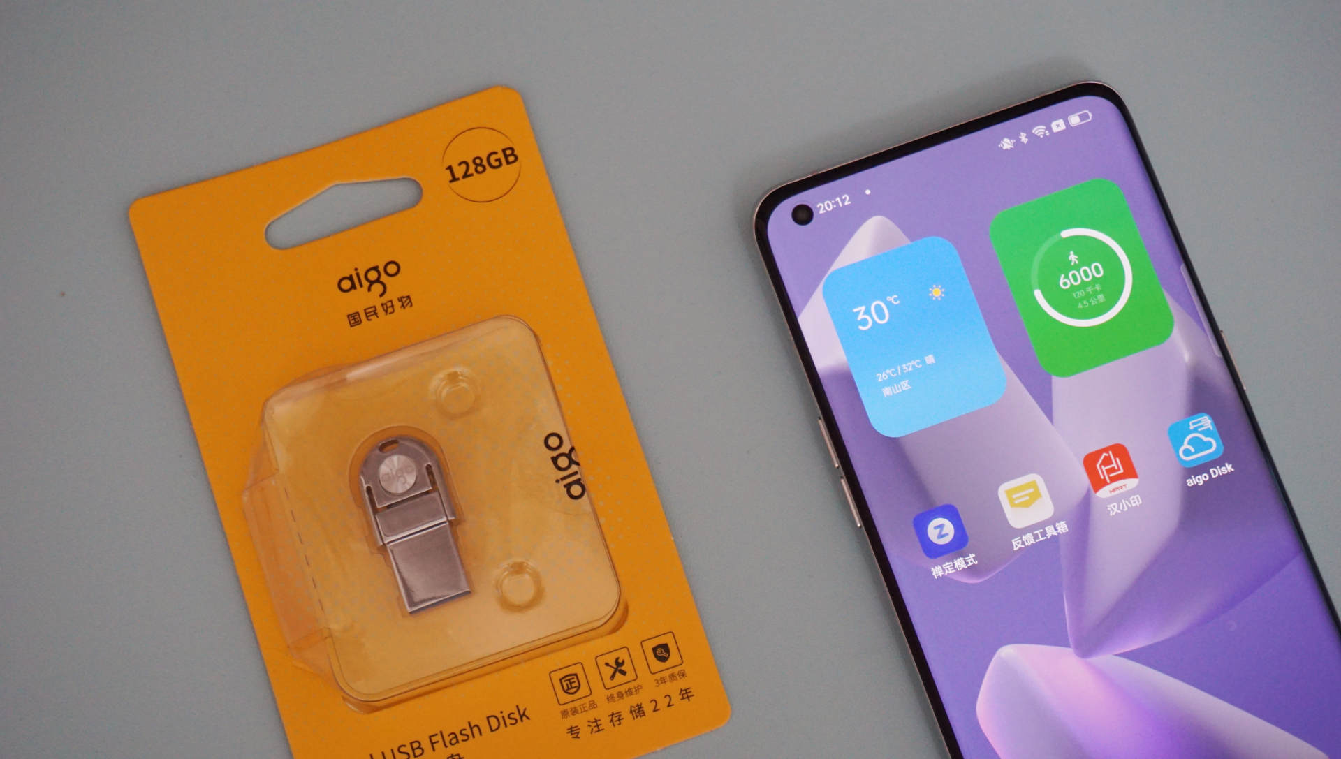 The ultra-mini metal body fits perfectly with the phone!aigo U358 dual-port U disk measurement ...