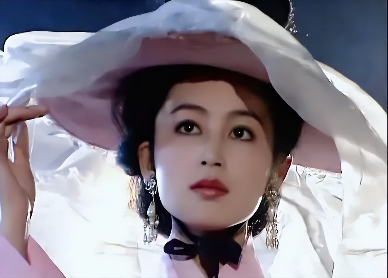 Facts have proved that the 59-year-old "No. 1 Classical Beauty" He Qing has embarked on another ...