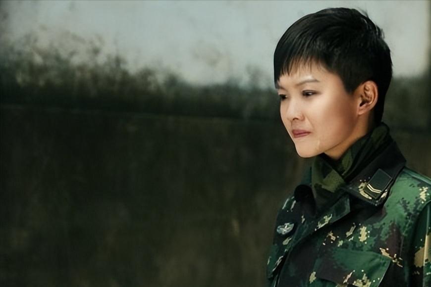 "Parents' Love" shows the image of female soldiers in military-themed ...