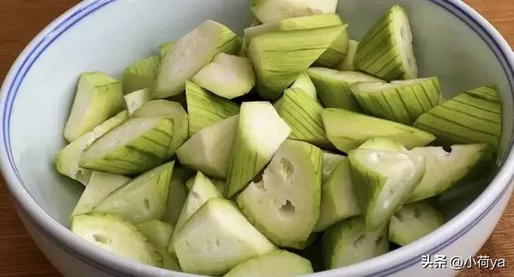 I just learned today that you can't put oil in the fried loofah first ...