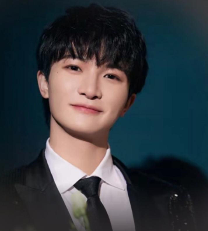 Singer Zhou Shen was exiled by Na Ying and kept hidden for many years ...