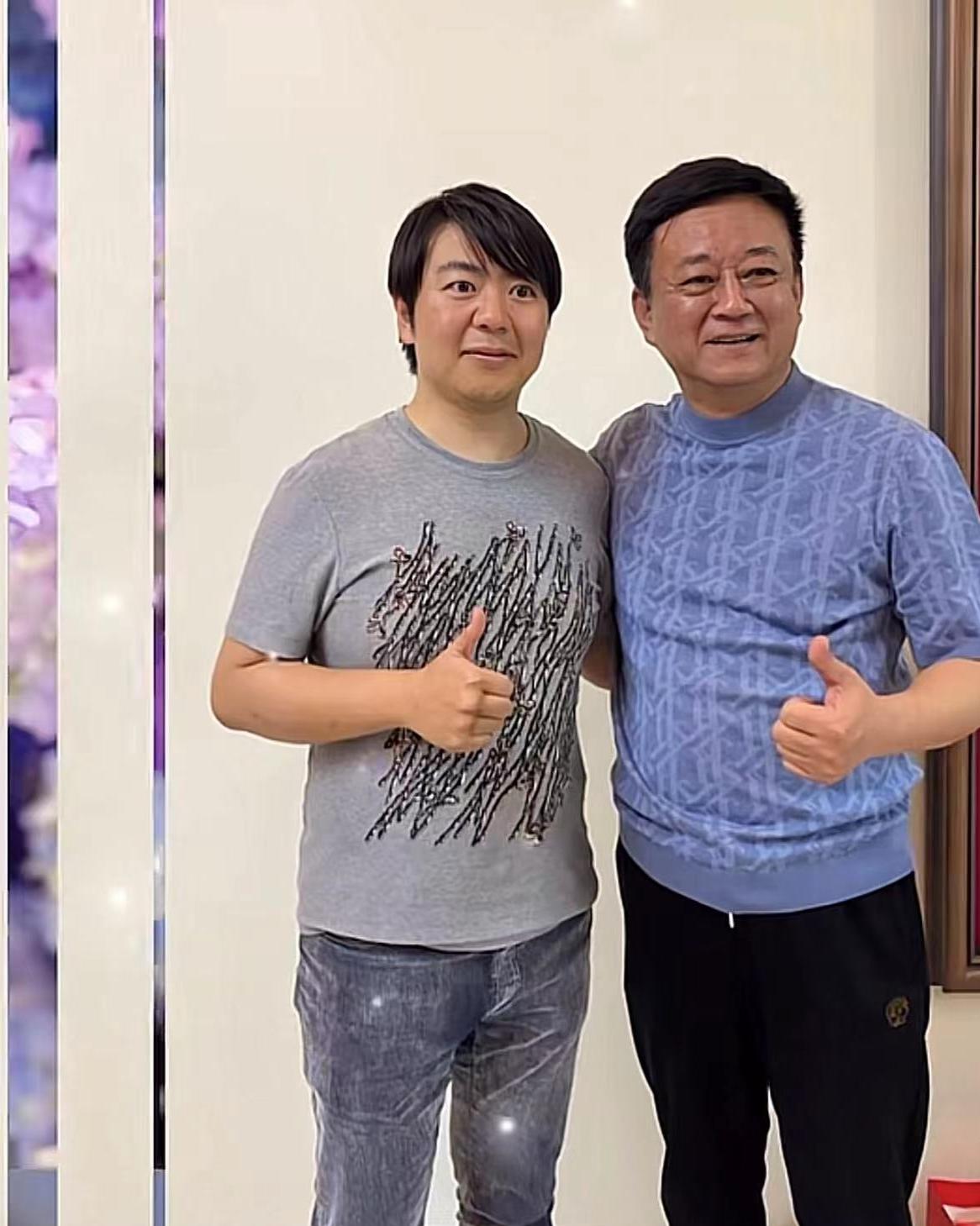 Zhu Jun warm hospitality! Wearing a thousand-yuan top and Lang Lang ...
