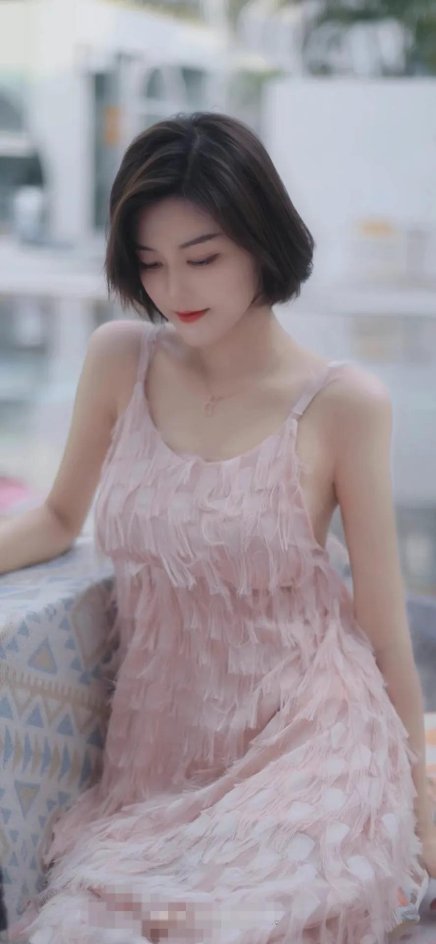 Car model net red...Cheng Er - iNEWS