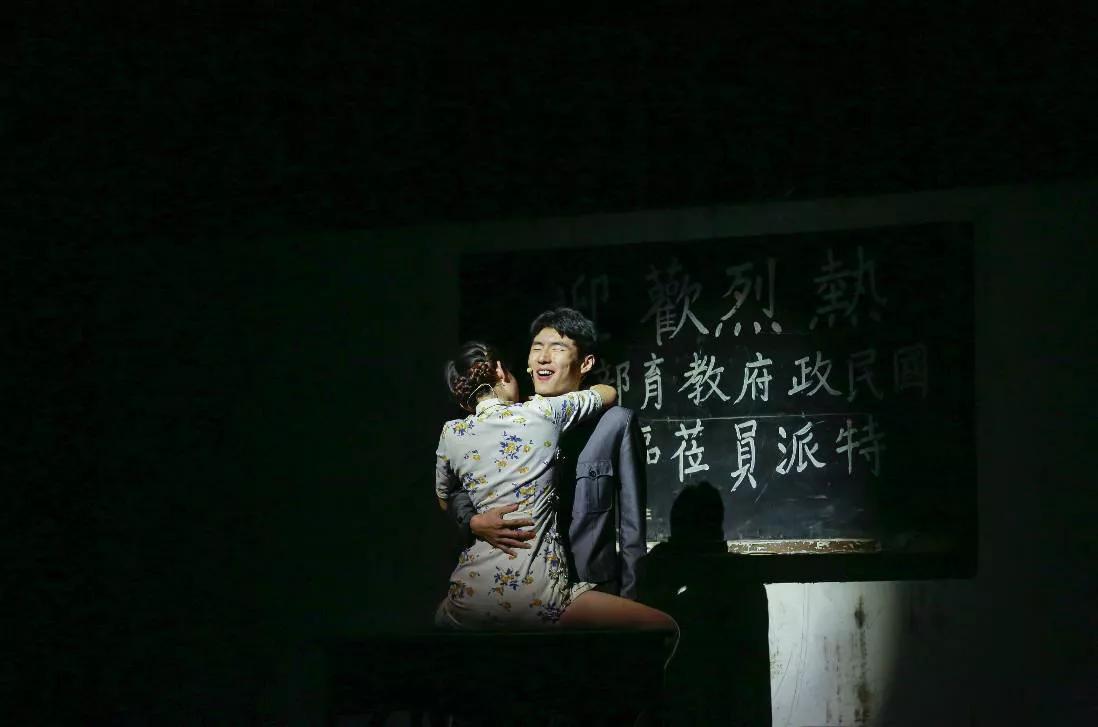 Zhang Yiman's figure in "Donkey Gets Water" is superb! - iMedia