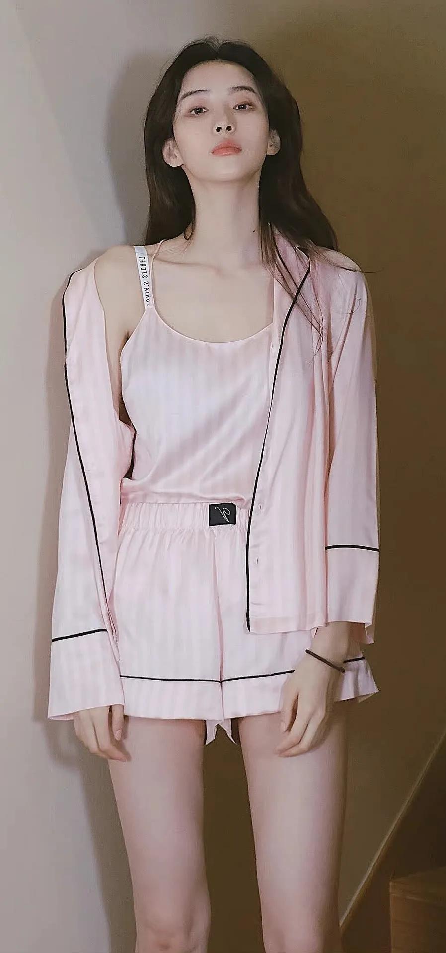 Star Beauty - Issue 283 Hu Dandan - iNEWS