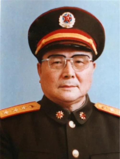 A general saluted Qin Jiwei who was sitting and resting. Qin: Please ...