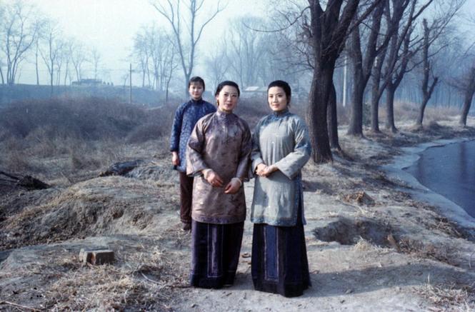 Xie Jin in Hu Development's eyes: I see Xie Jin filming "Qiu Jin" - iNEWS