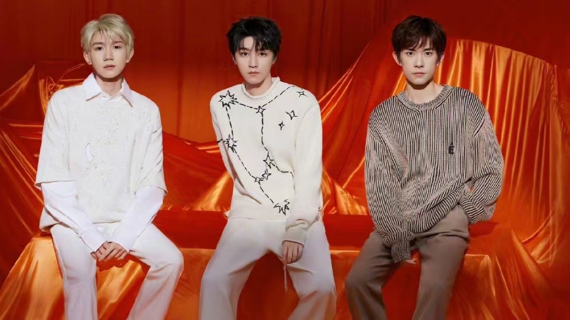 Four generations under one roof! Times Fengjun's family portrait, why doesn't TFBOYS laugh? Not ...