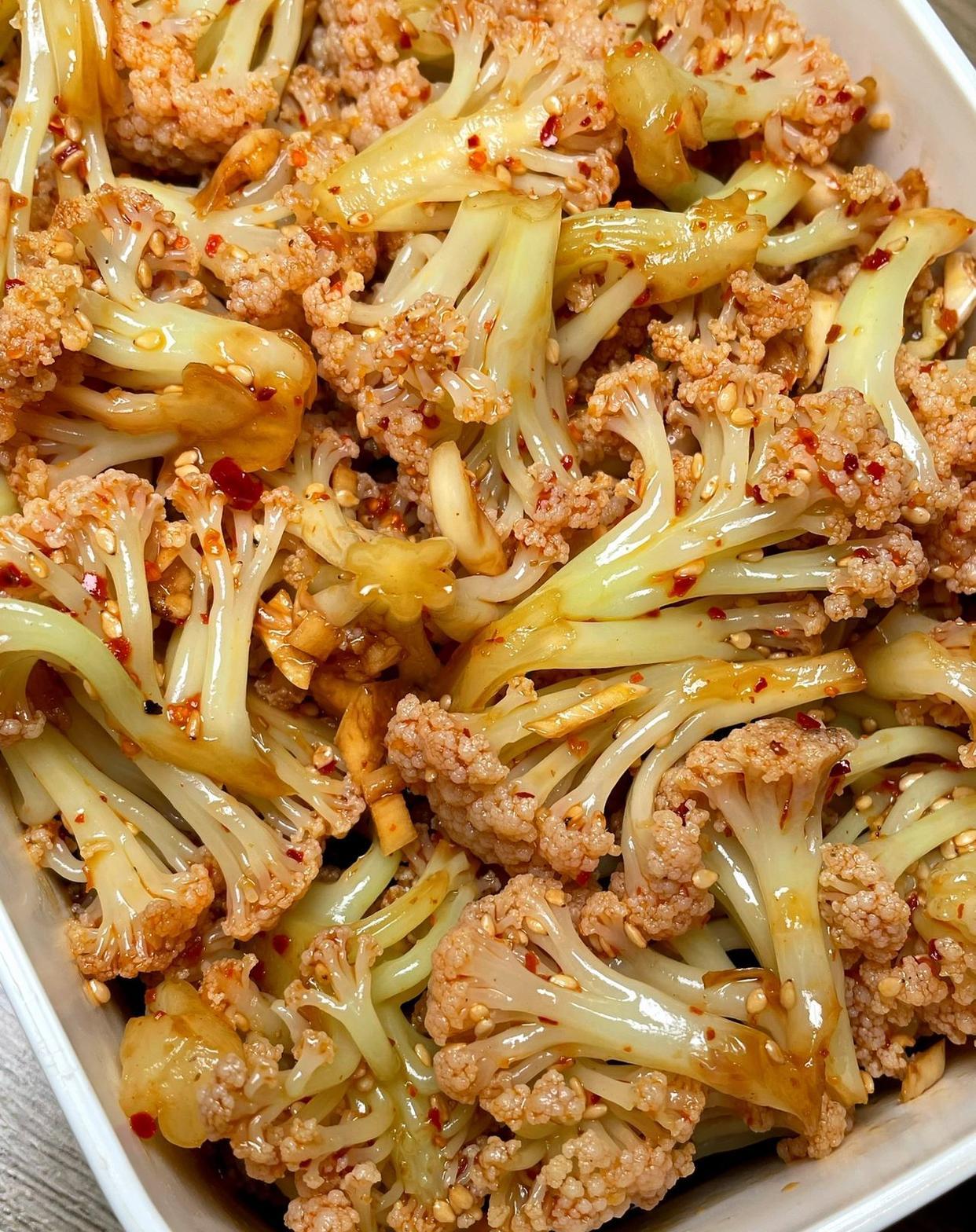 The cold cauliflower that is mixed at will, has a crunchy texture and a ...