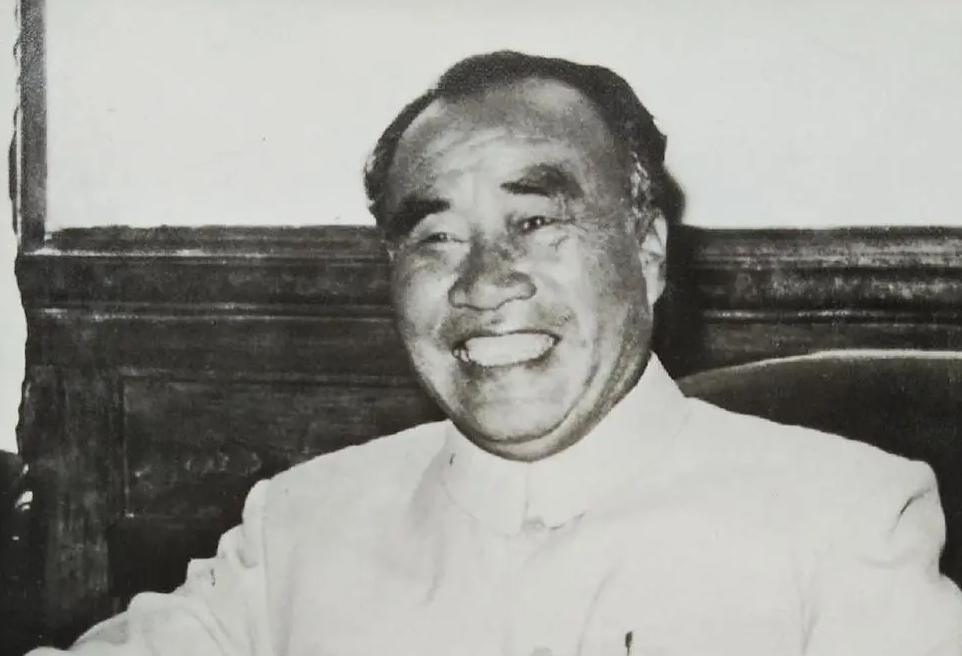 In 1976, at the age of 90, Zhu De waited for the prime minister of ...