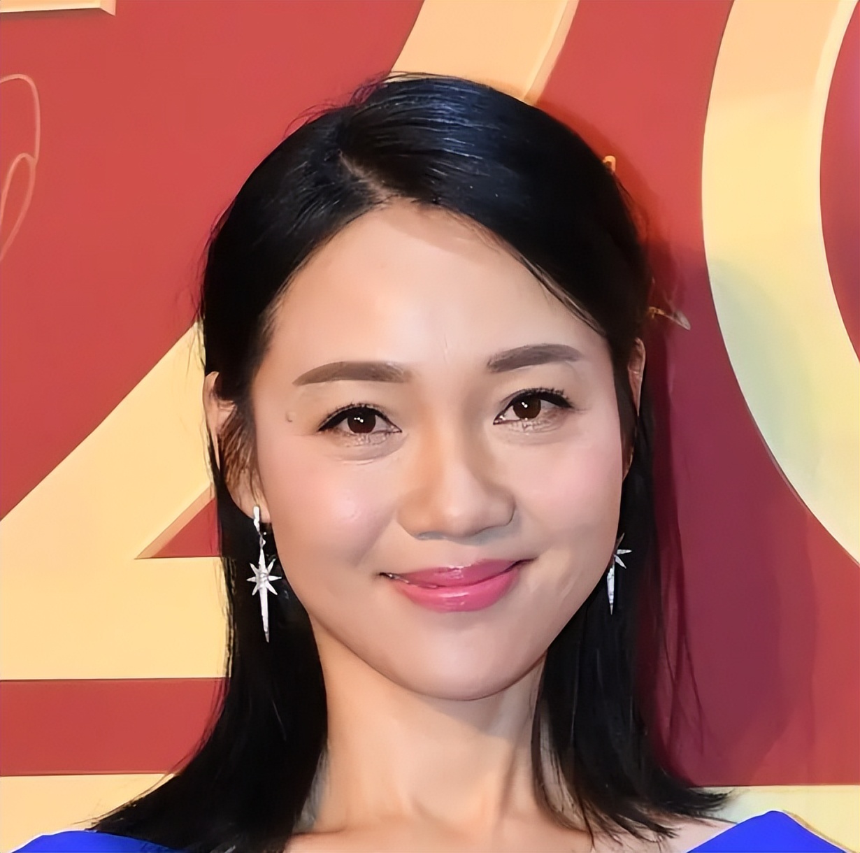 The host Zhou Qun was admitted to the hospital, suffering from ...