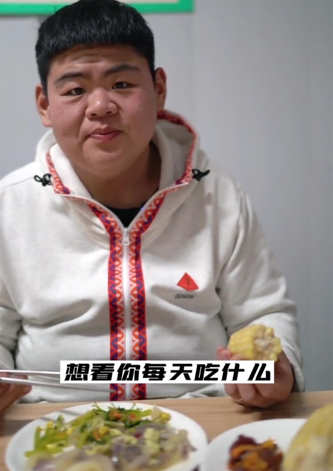A 666-pound boy has one third of his stomach cut for weight loss!I lost ...