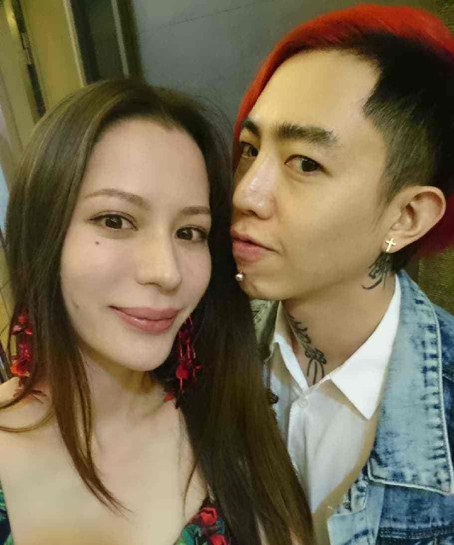 Another singer caught taking drugs! Take the anchor to a room during the day, and the wife ...