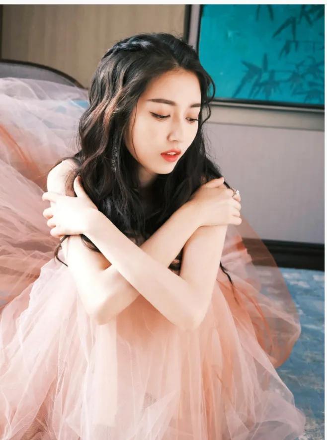 Chen Yuqi looks fresh and bright, a quiet and well-behaved girl - iNEWS